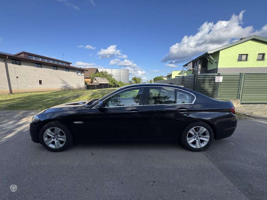 Black BMW 528 2012 in Kaunas, with an engine capacity of 2.00 L and mileage of 258 thousand km for 7500 €, photo 4 on AUTOMOTO.COM.LV