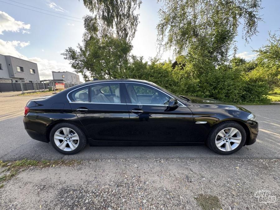 Black BMW 528 2012 in Kaunas, with an engine capacity of 2.00 L and mileage of 258 thousand km for 7100 €, photo 4 on AUTOMOTO.COM.LV