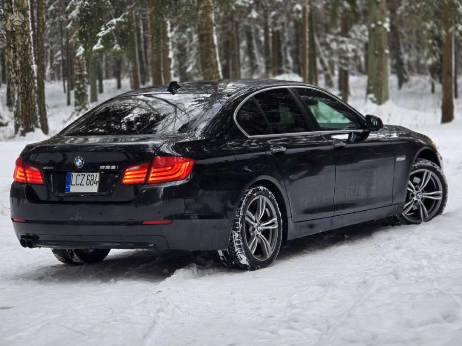 Black BMW 528 2013 in Radviliskis, with an engine capacity of 2.00 L and mileage of 279 thousand km for 8300 €, photo 1 on AUTOMOTO.COM.LV
