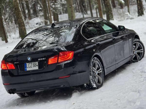 Black BMW 528 2013 in Radviliskis, with an engine capacity of 2.00 L and mileage of 279 thousand km for 8300 €, photo 3 on AUTOMOTO.COM.LV