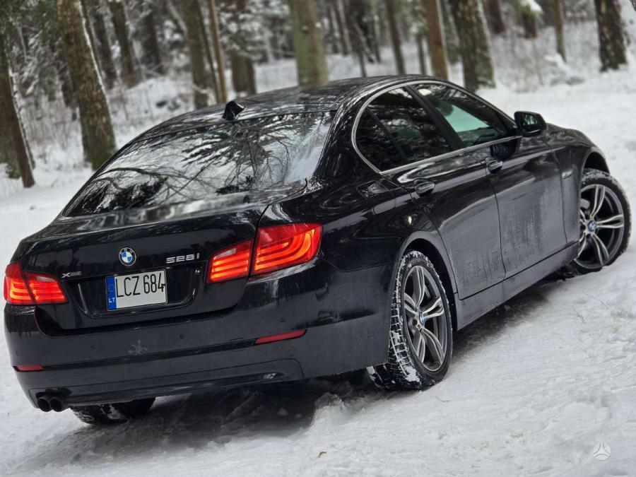 Black BMW 528 2013 in Radviliskis, with an engine capacity of 2.00 L and mileage of 279 thousand km for 8300 €, photo 3 on AUTOMOTO.COM.LV