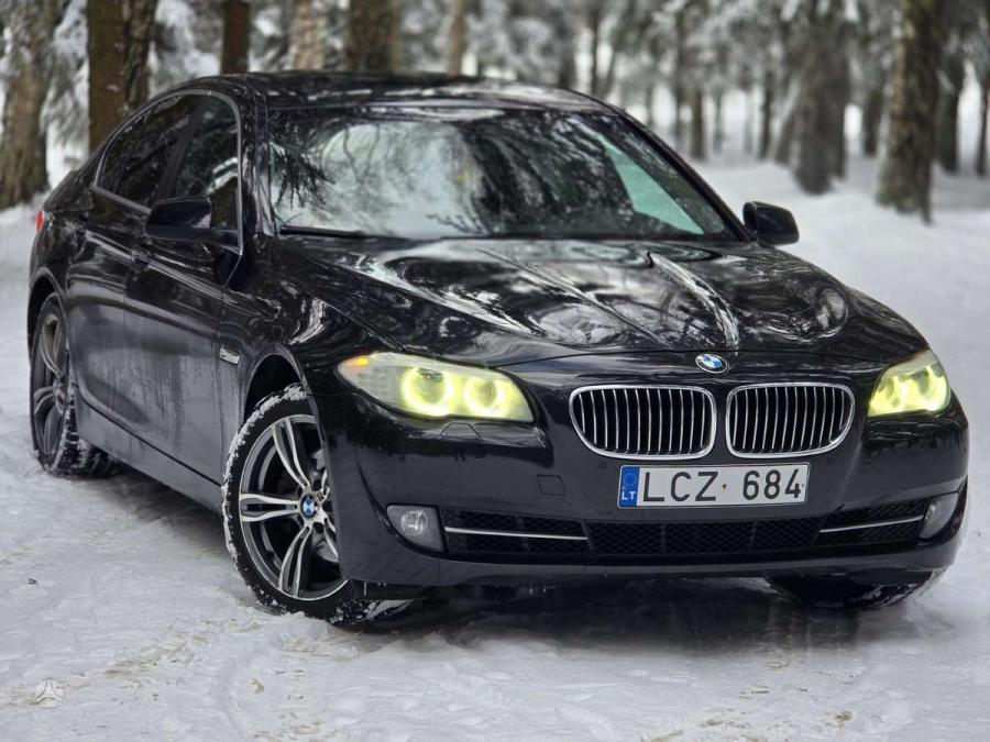 Black BMW 528 2013 in Radviliskis, with an engine capacity of 2.00 L and mileage of 279 thousand km for 8300 €, photo 12 on AUTOMOTO.COM.LV