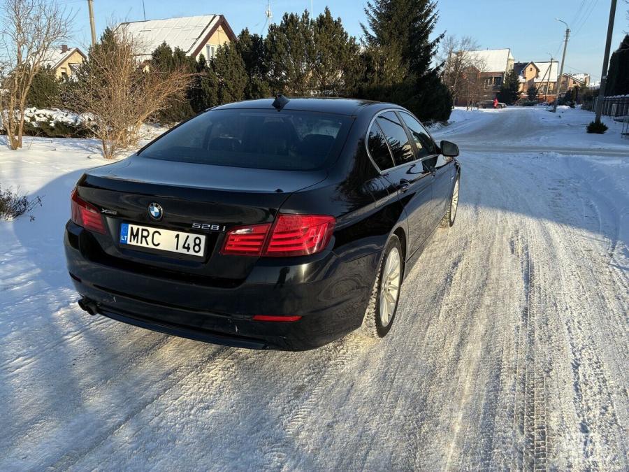 Black BMW 528 2013 in Siauliai, with an engine capacity of 2.00 L and mileage of 236 thousand km for 8500 €, photo 5 on AUTOMOTO.COM.LV