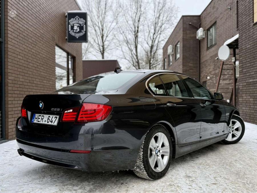 Black BMW 528 2013 in Kaisiadorys, with an engine capacity of 2.00 L and mileage of 173 thousand km for 8300 €, photo 6 on AUTOMOTO.COM.LV