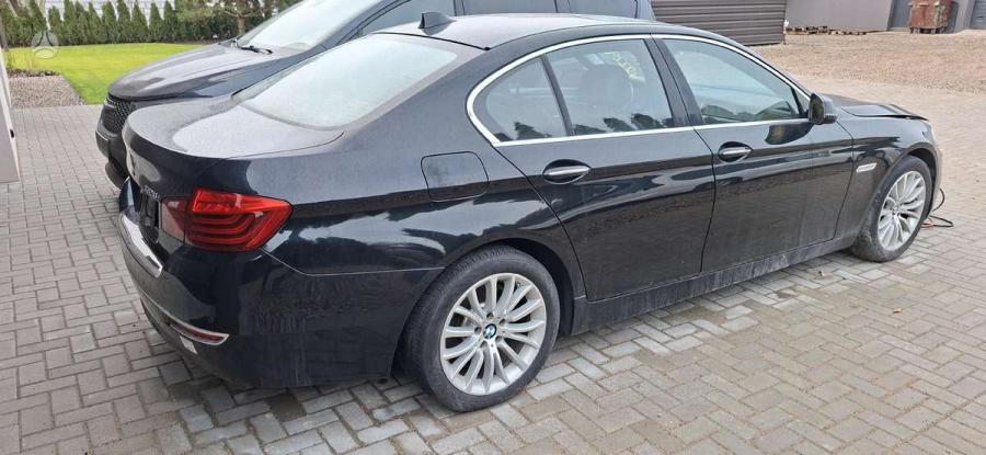 Black BMW 528 2014 in Vilnius, with an engine capacity of 2.00 L and mileage of 299 thousand km for 6800 €, photo 3 on AUTOMOTO.COM.LV