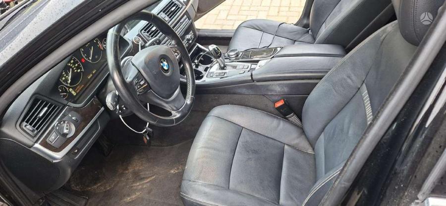 Black BMW 528 2014 in Vilnius, with an engine capacity of 2.00 L and mileage of 299 thousand km for 6800 €, photo 16 on AUTOMOTO.COM.LV