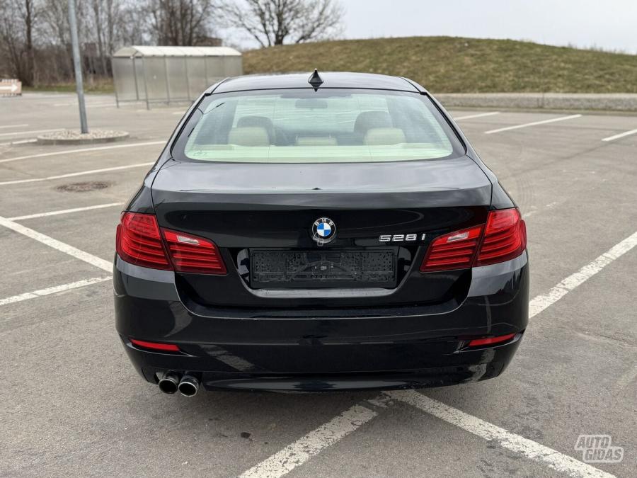 Black BMW 528 2014 in Radviliskis, with an engine capacity of 2.00 L and mileage of 173 thousand km for 6700 €, photo 6 on AUTOMOTO.COM.LV