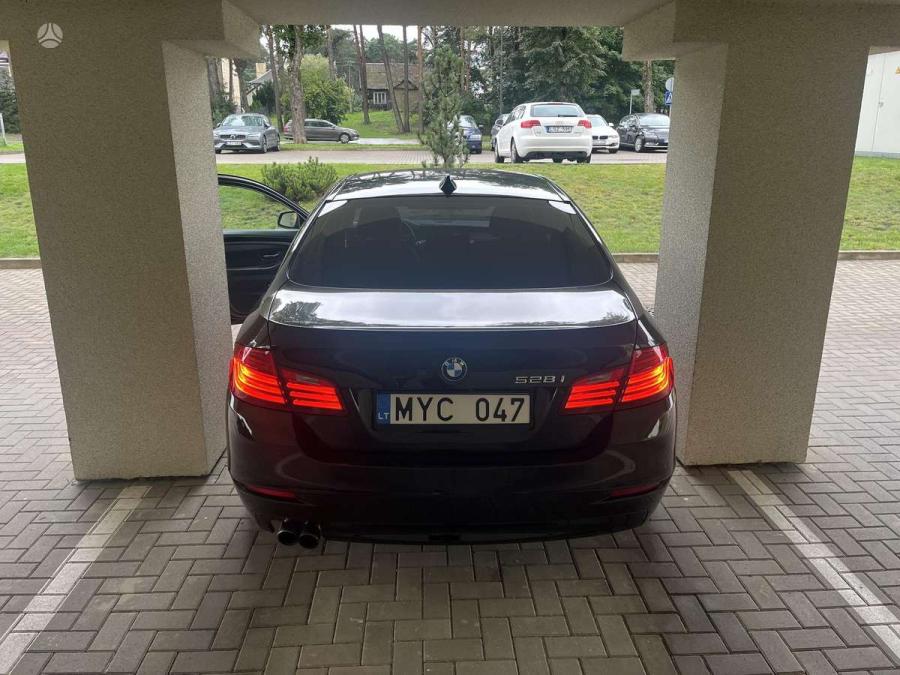 Melns BMW 528 2014 Kauņa, ar dzinēja tilpumu 2.00 L un nobraukumu 220 tūkst. km par 11000 €, foto 4 vietnē AUTOMOTO.COM.LV
