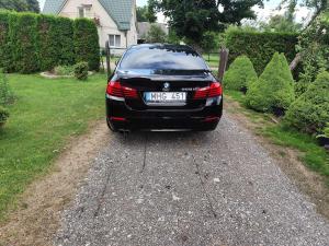 Black BMW 528 2015 in Kazlu Ruda, with an engine capacity of 1.99 L and mileage of 279 thousand km for 9000 €, photo 6 on AUTOMOTO.COM.LV