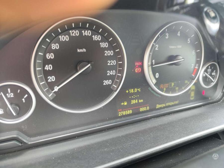 Black BMW 528 2015 in Kazlu Ruda, with an engine capacity of 1.99 L and mileage of 279 thousand km for 9000 €, photo 8 on AUTOMOTO.COM.LV