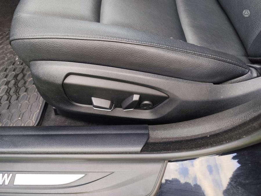 Black BMW 528 2015 in Kazlu Ruda, with an engine capacity of 1.99 L and mileage of 279 thousand km for 9000 €, photo 12 on AUTOMOTO.COM.LV