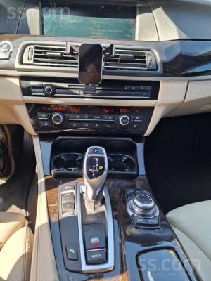 Black BMW 528 2011 in Jekabpils, with an engine capacity of 2.00 L and mileage of 219 thousand km for 10100 €, photo 6 on AUTOMOTO.COM.LV
