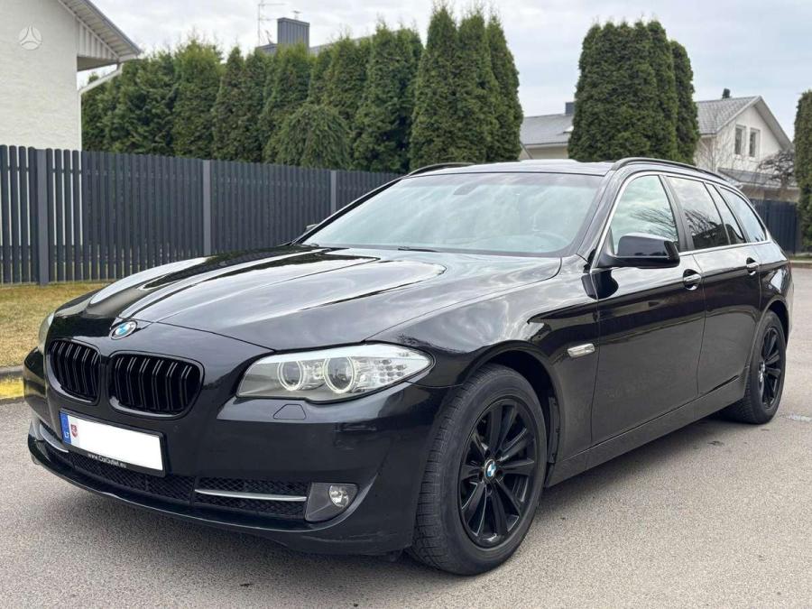 Black BMW 528 2011 in Kaunas, with an engine capacity of 3.00 L and mileage of 270 thousand km for 5750 €, photo 1 on AUTOMOTO.COM.LV