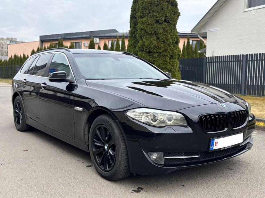 Black BMW 528 2011 in Kaunas, with an engine capacity of 3.00 L and mileage of 270 thousand km for 5750 €, photo 3 on AUTOMOTO.COM.LV