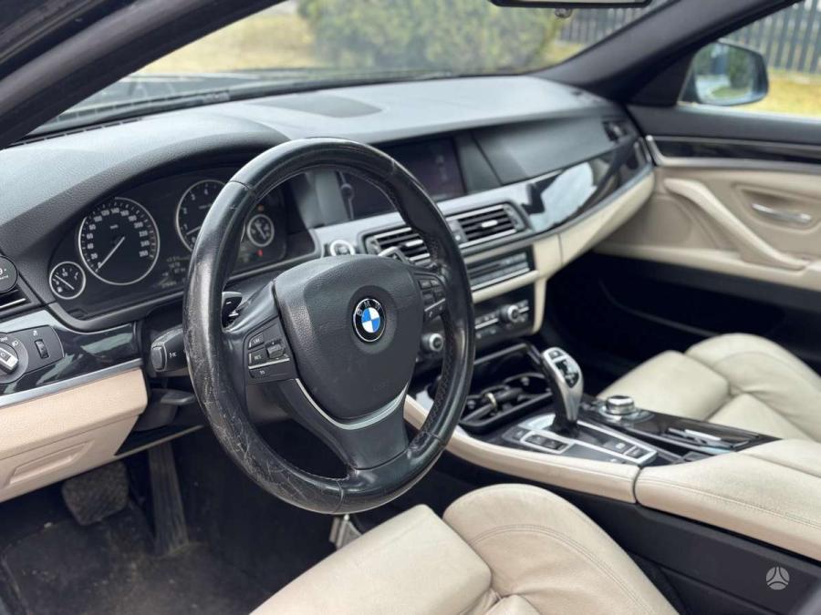 Black BMW 528 2011 in Kaunas, with an engine capacity of 3.00 L and mileage of 270 thousand km for 5750 €, photo 16 on AUTOMOTO.COM.LV