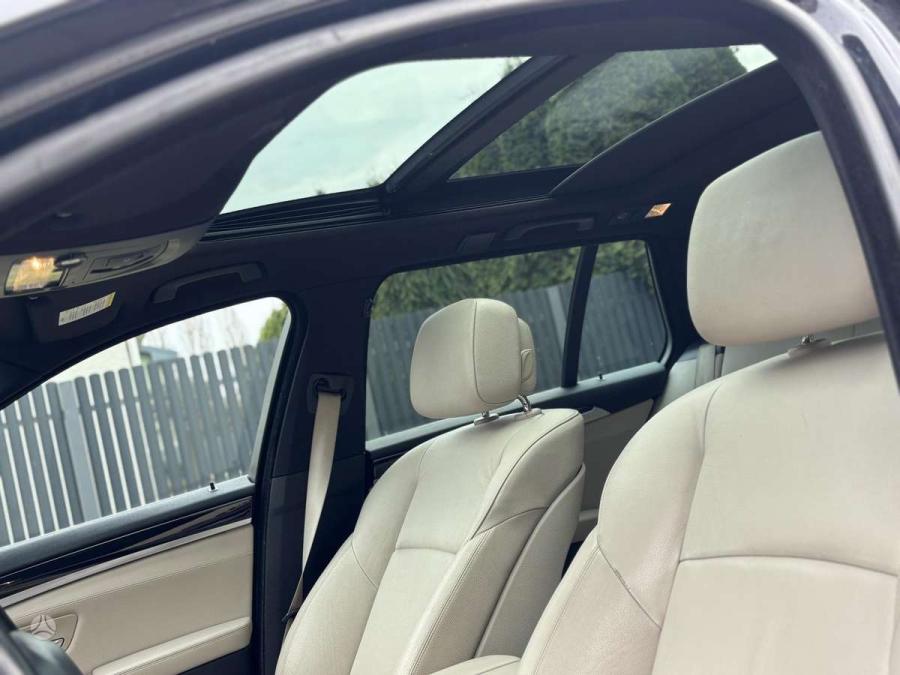 Black BMW 528 2011 in Kaunas, with an engine capacity of 3.00 L and mileage of 270 thousand km for 5750 €, photo 19 on AUTOMOTO.COM.LV