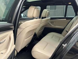 Black BMW 528 2011 in Kaunas, with an engine capacity of 3.00 L and mileage of 270 thousand km for 5750 €, photo 26 on AUTOMOTO.COM.LV
