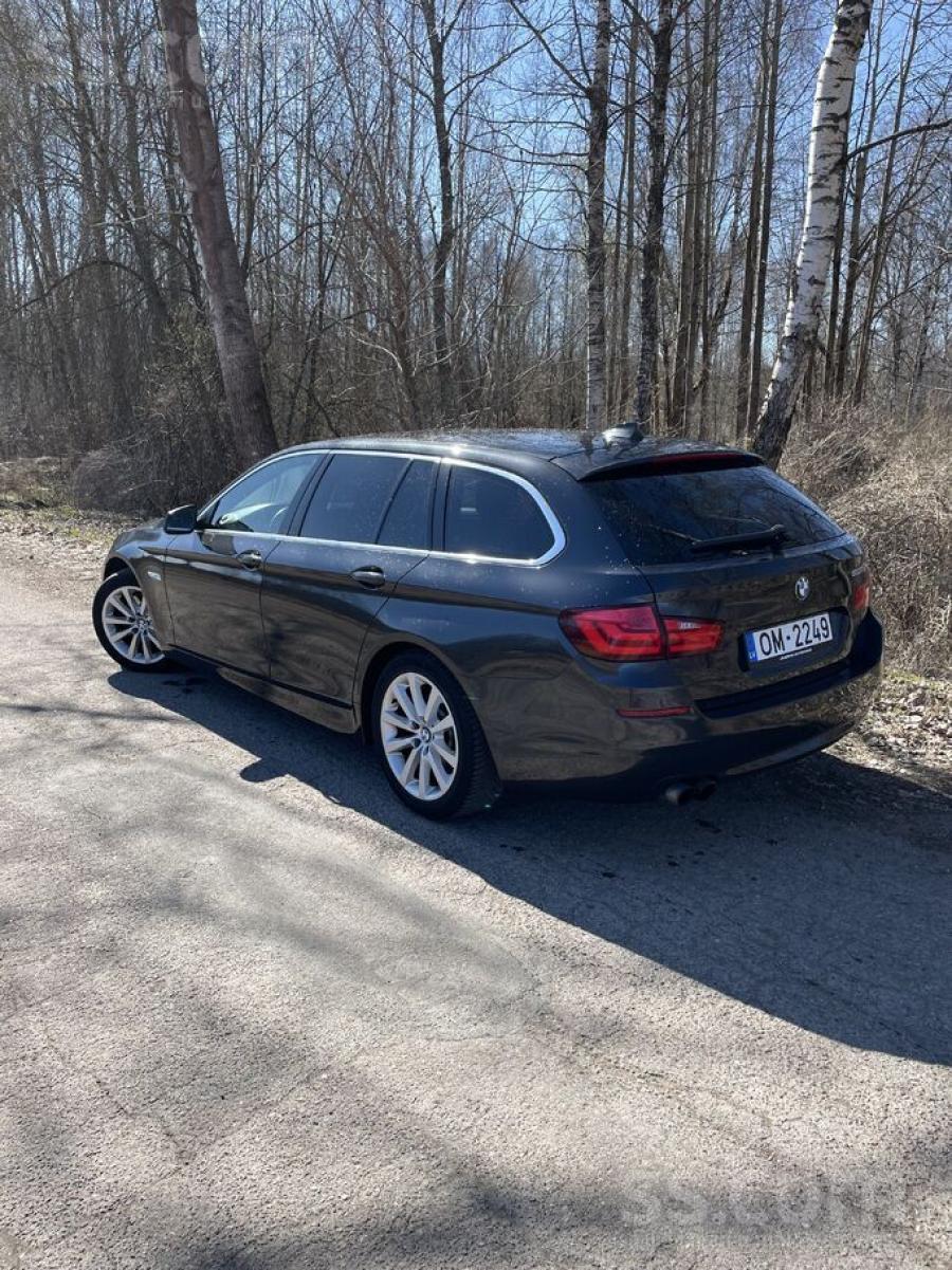 Black BMW 528 2012 in Riga, with an engine capacity of 2.00 L and mileage of 288 thousand km for 9900 €, photo 3 on AUTOMOTO.COM.LV