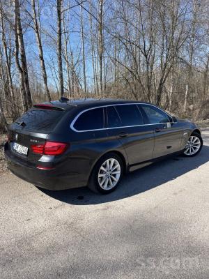Black BMW 528 2012 in Riga, with an engine capacity of 2.00 L and mileage of 288 thousand km for 9900 €, photo 4 on AUTOMOTO.COM.LV