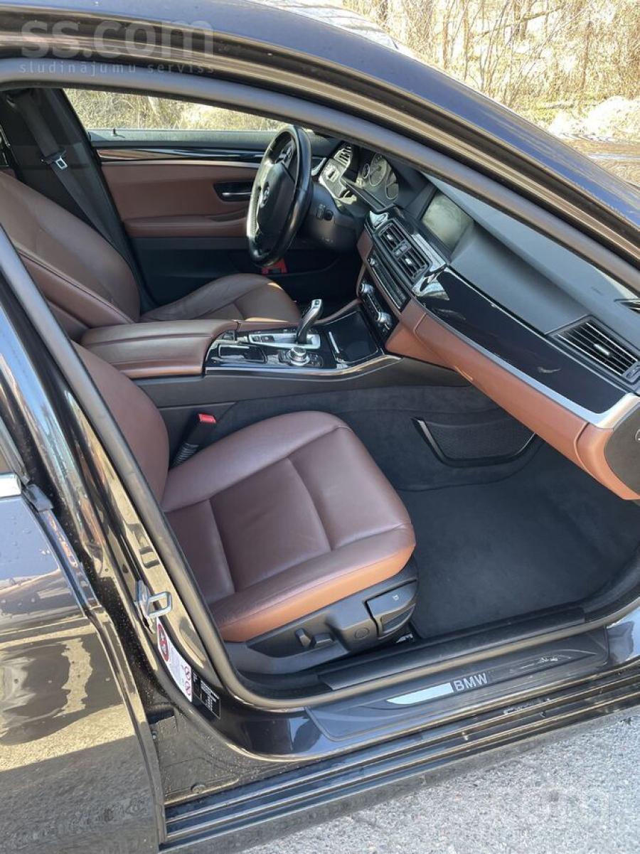 Black BMW 528 2012 in Riga, with an engine capacity of 2.00 L and mileage of 288 thousand km for 9900 €, photo 7 on AUTOMOTO.COM.LV