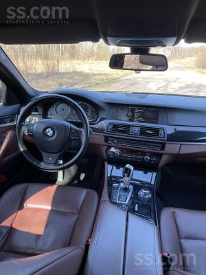 Black BMW 528 2012 in Riga, with an engine capacity of 2.00 L and mileage of 288 thousand km for 9900 €, photo 10 on AUTOMOTO.COM.LV
