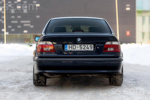 Zils BMW 528 1999 Jelgava, ar dzinēja tilpumu 2.80 L un nobraukumu 246 tūkst. km par 5500 €, foto 4 vietnē AUTOMOTO.COM.LV
