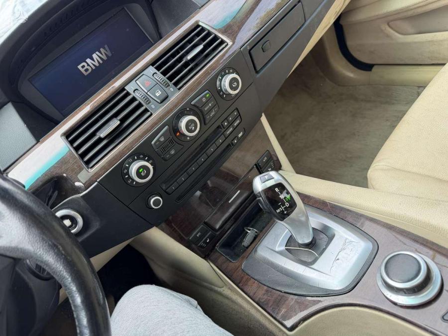 Blue BMW 528 2008 in Siauliai, with an engine capacity of 3.00 L and mileage of 321 thousand km for 2850 €, photo 17 on AUTOMOTO.COM.LV