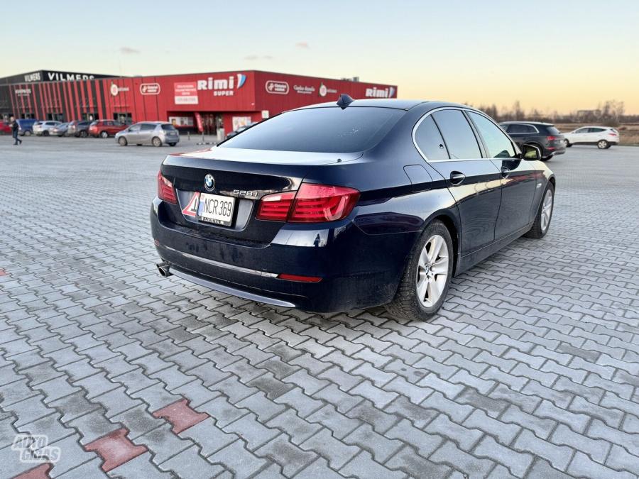 Blue BMW 528 2013 in Siauliai, with an engine capacity of 2.00 L and mileage of 245 thousand km for 7850 €, photo 6 on AUTOMOTO.COM.LV
