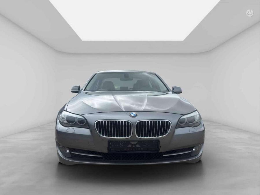 Brown BMW 528 2010 in Kaunas, with an engine capacity of 3.00 L and mileage of 289 thousand km for 9390 €, photo 3 on AUTOMOTO.COM.LV