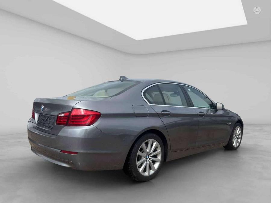 Brown BMW 528 2010 in Kaunas, with an engine capacity of 3.00 L and mileage of 289 thousand km for 9390 €, photo 7 on AUTOMOTO.COM.LV