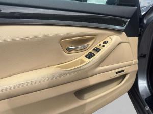 Brown BMW 528 2010 in Kaunas, with an engine capacity of 3.00 L and mileage of 289 thousand km for 9390 €, photo 11 on AUTOMOTO.COM.LV
