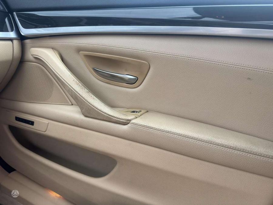 Brown BMW 528 2010 in Kaunas, with an engine capacity of 3.00 L and mileage of 289 thousand km for 9390 €, photo 16 on AUTOMOTO.COM.LV