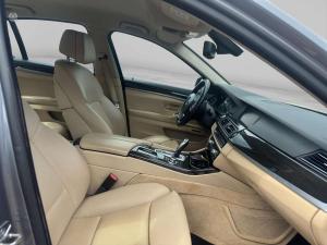 Brown BMW 528 2010 in Kaunas, with an engine capacity of 3.00 L and mileage of 289 thousand km for 9390 €, photo 17 on AUTOMOTO.COM.LV
