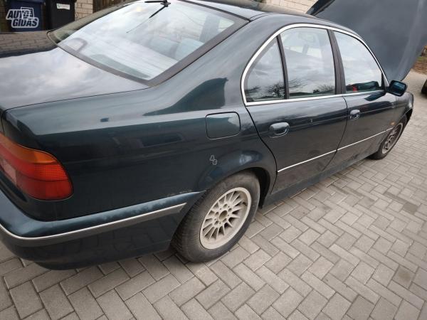 Zaļš BMW 528 1996 Viļņa, ar dzinēja tilpumu 2.80 L un nobraukumu 373 tūkst. km par 1300 €, foto 4 vietnē AUTOMOTO.COM.LV