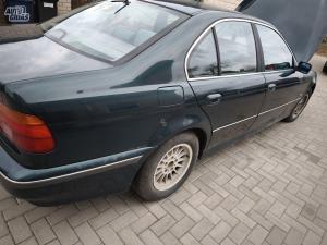 Zaļš BMW 528 1996 Viļņa, ar dzinēja tilpumu 2.80 L un nobraukumu 373 tūkst. km par 1300 €, foto 5 vietnē AUTOMOTO.COM.LV