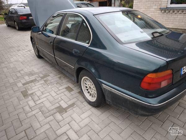Zaļš BMW 528 1996 Viļņa, ar dzinēja tilpumu 2.80 L un nobraukumu 373 tūkst. km par 1300 €, foto 6 vietnē AUTOMOTO.COM.LV