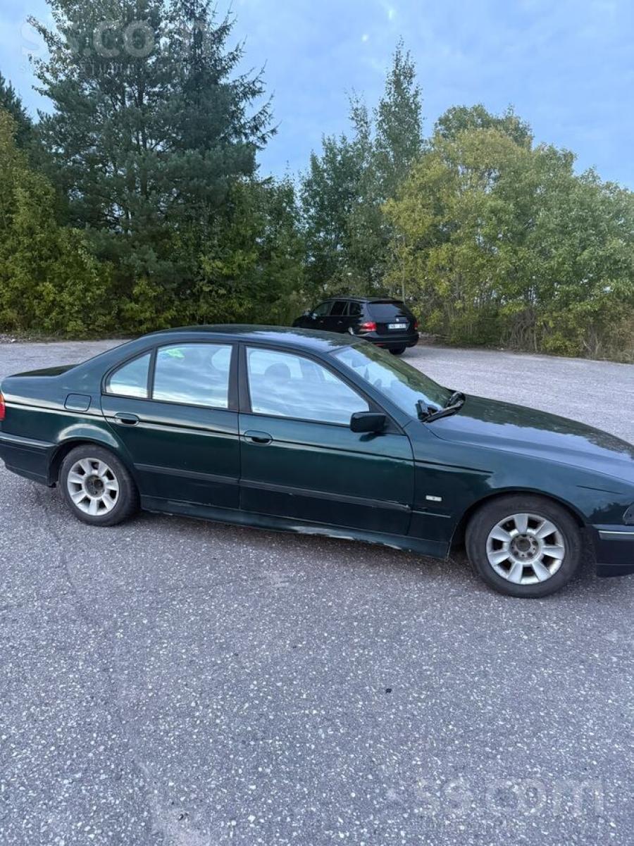 Green BMW 528 1996 in Cesis, with an engine capacity of 2.80 L and mileage of 370 thousand km for 2100 €, photo 3 on AUTOMOTO.COM.LV
