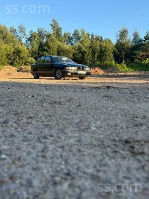 Green BMW 528 1996 in Cesis, with an engine capacity of 2.80 L and mileage of 370 thousand km for 2100 €, photo 4 on AUTOMOTO.COM.LV