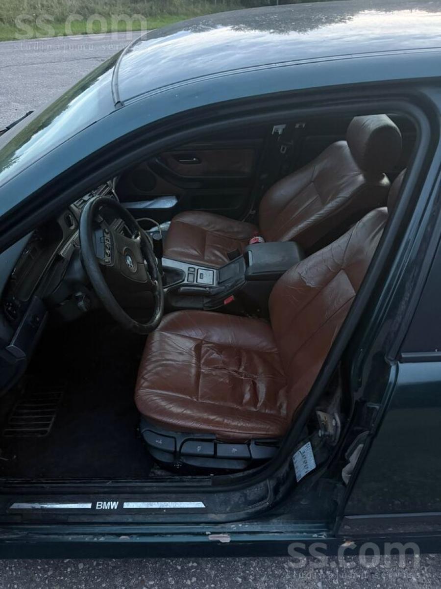 Green BMW 528 1996 in Cesis, with an engine capacity of 2.80 L and mileage of 370 thousand km for 2100 €, photo 5 on AUTOMOTO.COM.LV