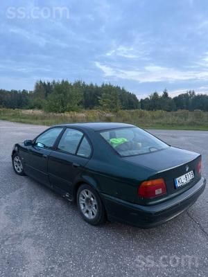 Green BMW 528 1996 in Cesis, with an engine capacity of 2.80 L and mileage of 370 thousand km for 2100 €, photo 6 on AUTOMOTO.COM.LV