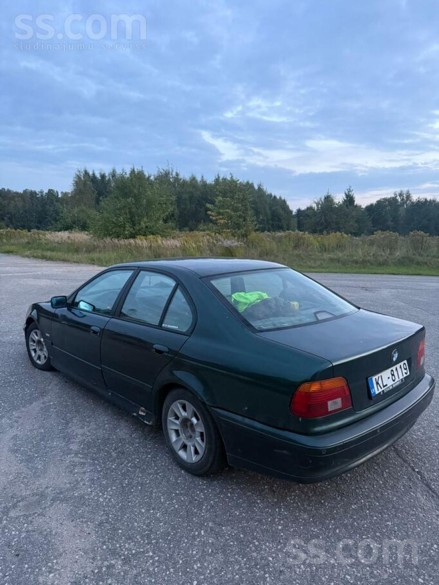 Green BMW 528 1996 in Cesis, with an engine capacity of 2.80 L and mileage of 370 thousand km for 2100 €, photo 6 on AUTOMOTO.COM.LV