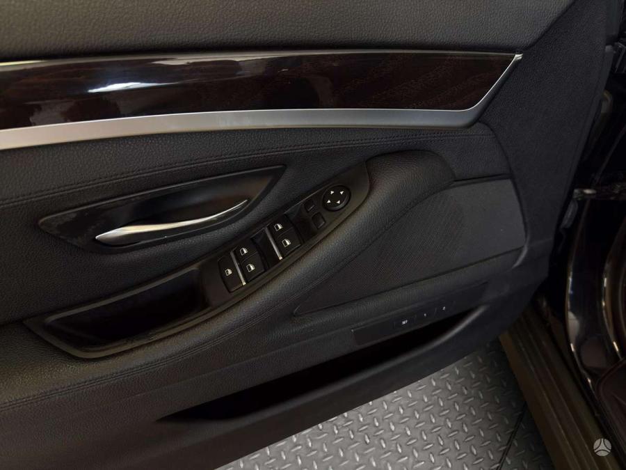 Green BMW 528 2015 in Kaunas, with an engine capacity of 2.00 L and mileage of 149 thousand km for 9999 €, photo 14 on AUTOMOTO.COM.LV