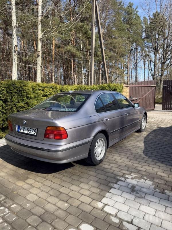 Grey BMW 528 1997 in Riga, with an engine capacity of 2.80 L and mileage of 325 thousand km for 1500 €, photo 3 on AUTOMOTO.COM.LV
