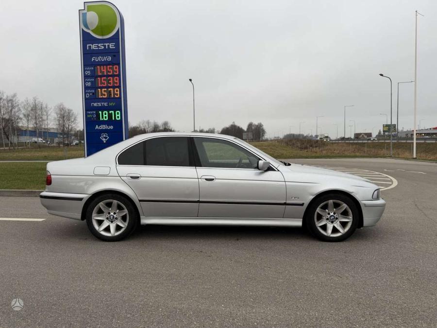 Grey BMW 528 1999 in Elektrenai, with an engine capacity of 2.79 L and mileage of 330 thousand km for 2250 €, photo 2 on AUTOMOTO.COM.LV