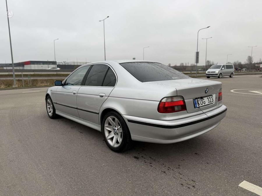 Grey BMW 528 1999 in Elektrenai, with an engine capacity of 2.79 L and mileage of 330 thousand km for 2250 €, photo 4 on AUTOMOTO.COM.LV