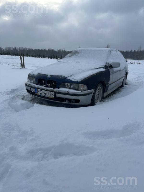 Grey BMW 528 1999 in Tukums, with an engine capacity of 2.80 L and mileage of 329 thousand km for 1500 €, photo 1 on AUTOMOTO.COM.LV