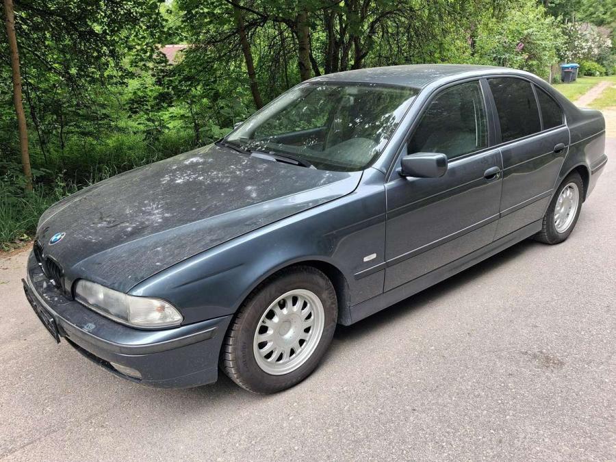 Pelēks BMW 528 2000 Viļņa, ar dzinēja tilpumu 3.00 L un nobraukumu 330 tūkst. km par 3300 €, foto 1 vietnē AUTOMOTO.COM.LV