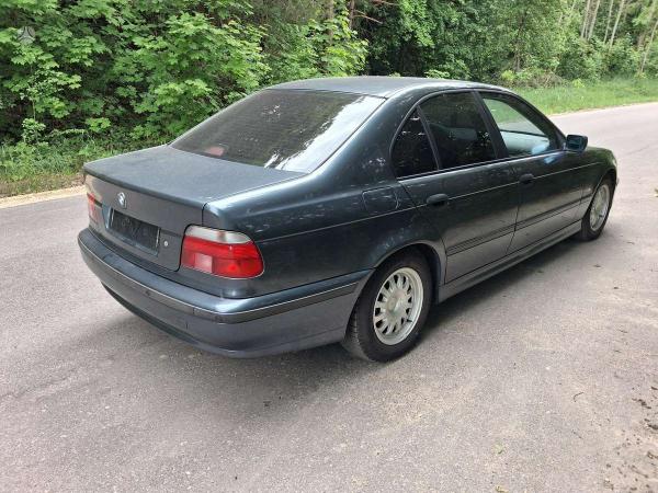 Grey BMW 528 2000 in Vilnius, with an engine capacity of 3.00 L and mileage of 330 thousand km for 3300 €, photo 2 on AUTOMOTO.COM.LV