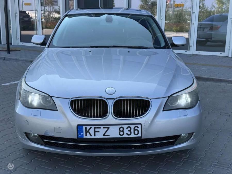Pelēks BMW 528 2008 Viļņa, ar dzinēja tilpumu 3.00 L un nobraukumu 362 tūkst. km par 3000 €, foto 3 vietnē AUTOMOTO.COM.LV