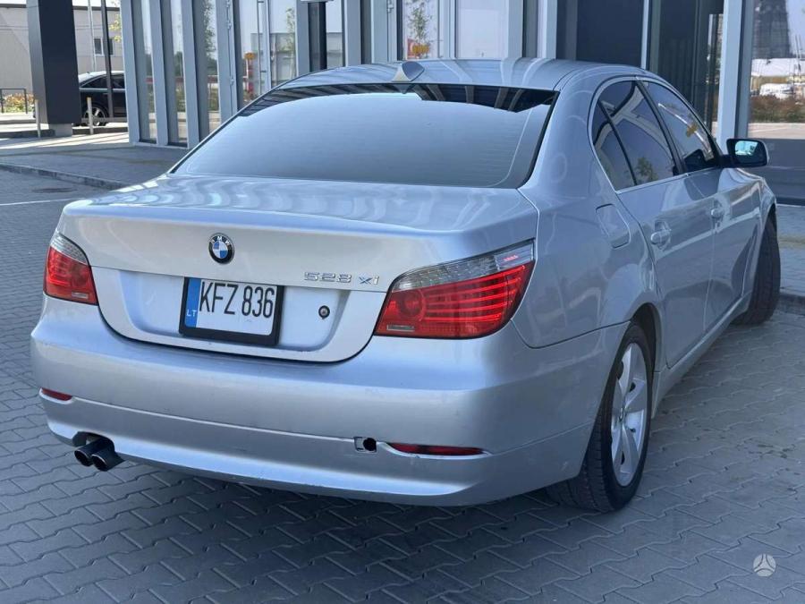 Pelēks BMW 528 2008 Viļņa, ar dzinēja tilpumu 3.00 L un nobraukumu 362 tūkst. km par 3000 €, foto 6 vietnē AUTOMOTO.COM.LV